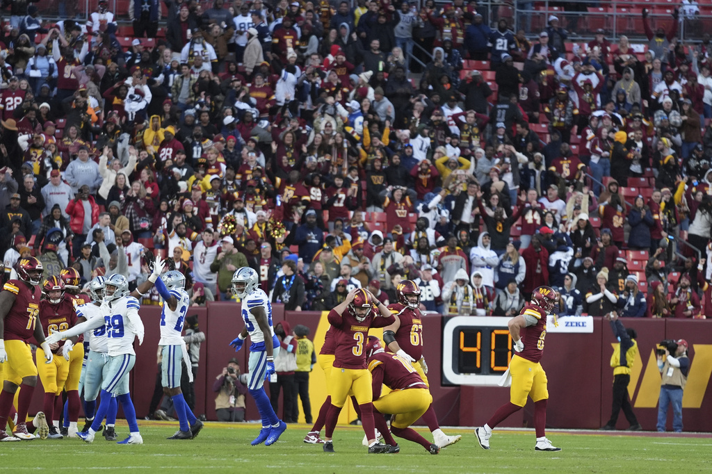 Seibert misses an extra point late as the Commanders lose their 3rd in ...